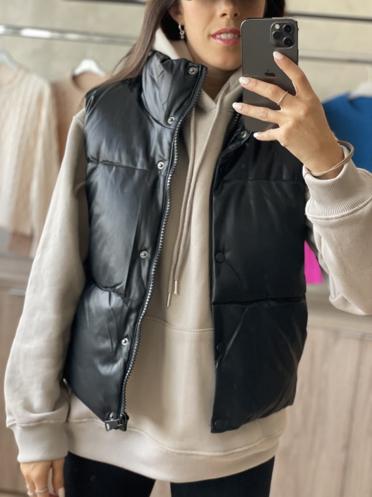 CHALECO ENGOMADO NEGRO - Vicca